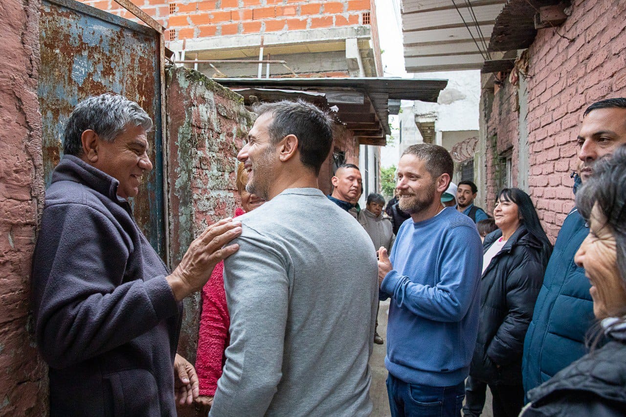 Julián Álvarez y Leandro Decuzzi recorrieron obras los barrios Villa ...